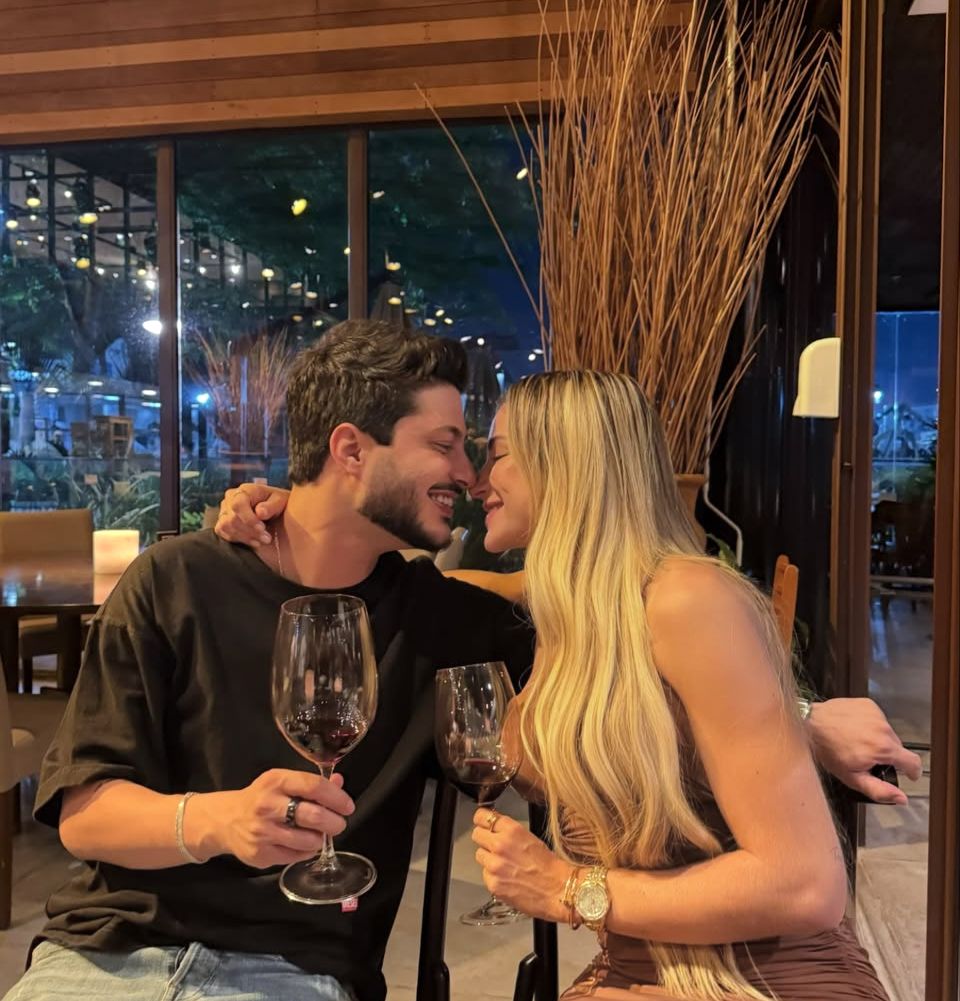 "O amor é pra sentir e viver", dizem Fidelis e Gabi Martins ao ...